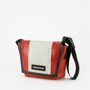 CHOOSE A FREITAG