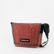 CHOOSE A FREITAG