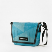 CHOOSE A FREITAG