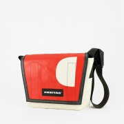 CHOOSE A FREITAG